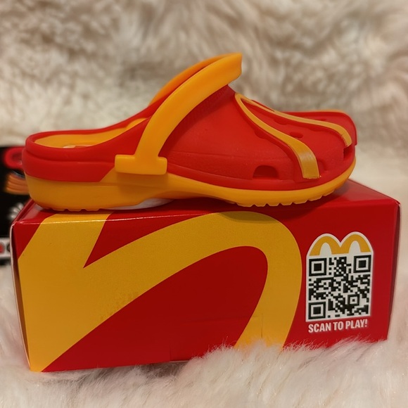 McDonald's | Toys | Brand New 224 Mcdonalds Mini Crocs Keychain Happy ...